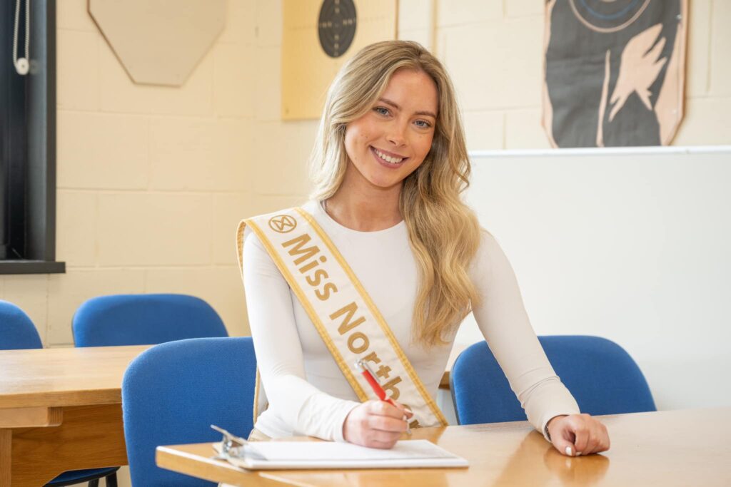MISS NORTHERN IRELAND SIGNS FOR NI TARGET SPORTS - NI TARGET SPORTS